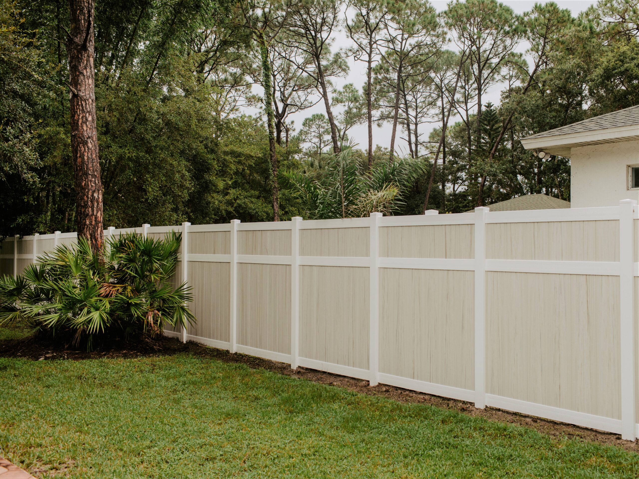 The Best Sarasota Privacy Fences for Your Space | H&Y Fence